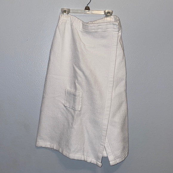 Threshold | Bath | 45 Threshold Velcro Wrap Around Towel | Poshmark